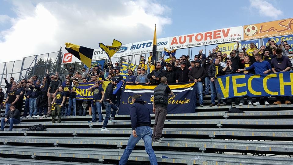 Spezia-Modena, la fotogallery dei tifosi presenti al Picco ...